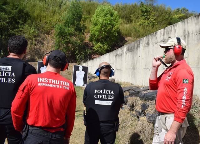 PCES - Acadepol realiza curso prático de tiro e direção defensiva